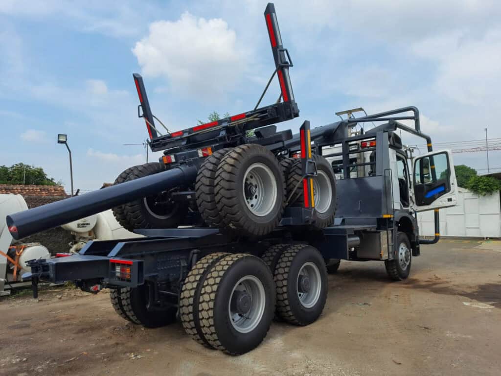 Logging Pole Trailer 60T - PT Nusatama Berkah Tbk