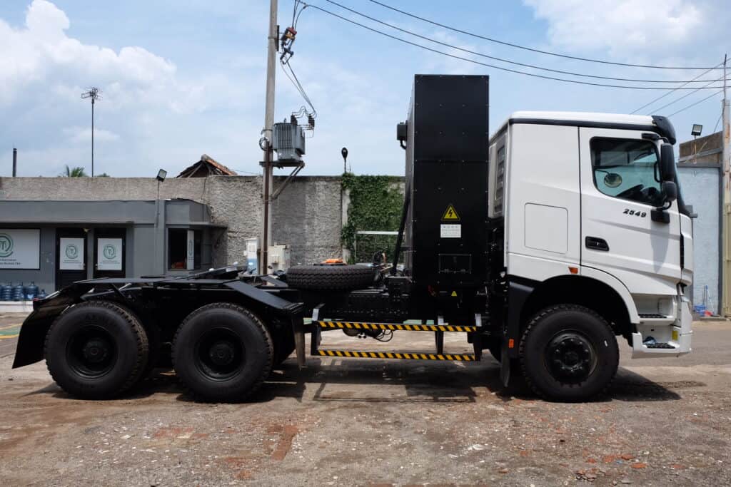 BeiBen Pure Electric Tractor - PT Nusatama Berkah Tbk